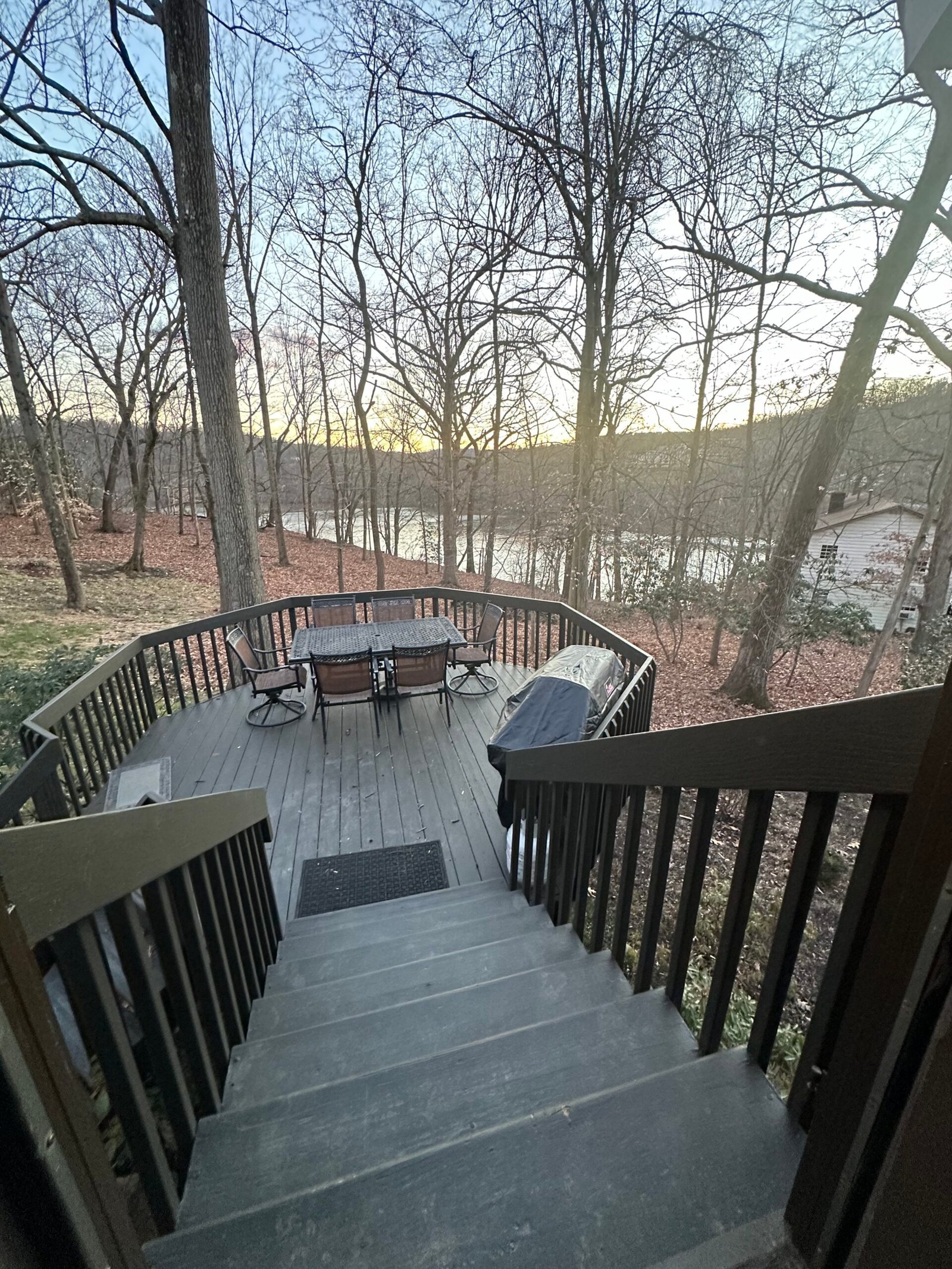 7 Reasons to Stay at The Escape Pod at Cheat Lake