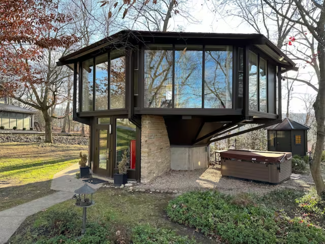 7 Reasons to Stay at The Escape Pod at Cheat Lake