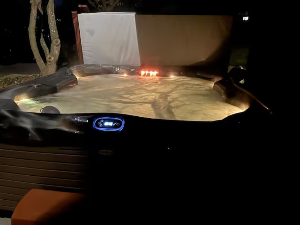 7 Reasons to Stay at The Escape Pod at Cheat Lake